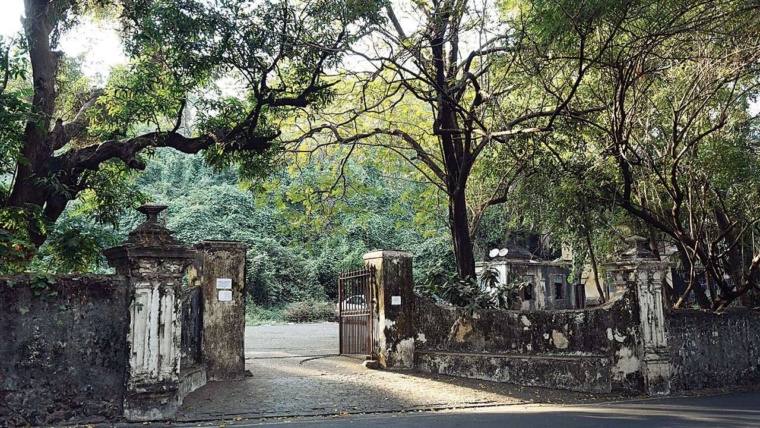 A funeral at Doongerwadi among the peace of the living and quiet of the ...